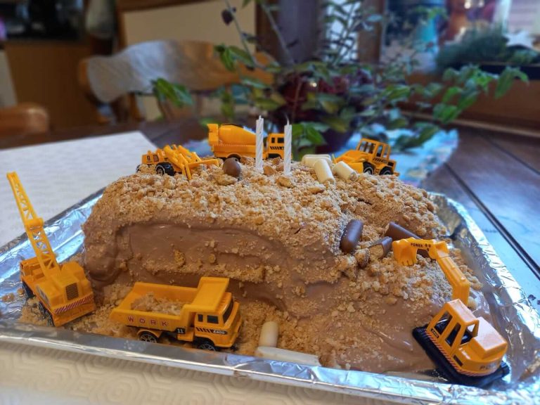 21 Construction Birthday Cake Ideas Your Little Builder Will Love ...