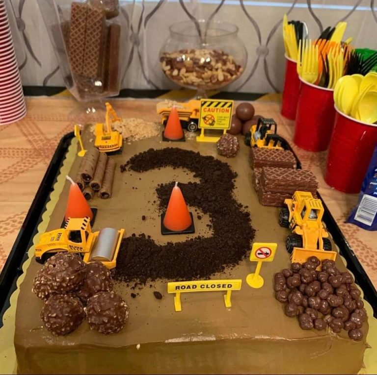 21 Construction Birthday Cake Ideas Your Little Builder Will Love ...